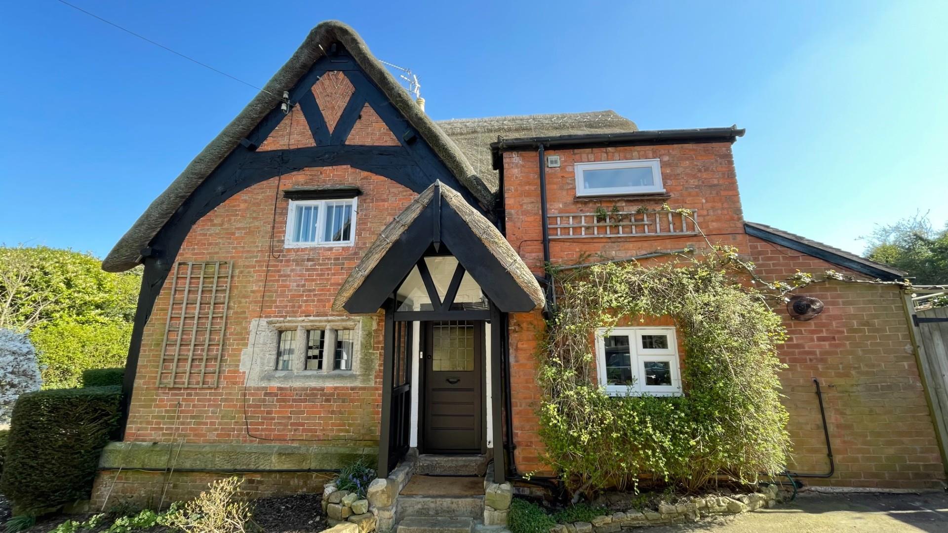 3 Bed, 1 Bath Property For Sale in Smiths Lane, Snitterfield, CV37 0JY